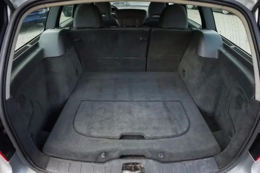 Grey Volvo V50 2006 in Liepaja, with an engine capacity of 2.00 L and mileage of 267 thousand km for 2750 €, photo 13 on AUTOMOTO.COM.LV