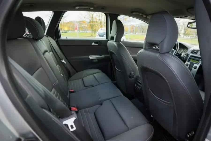 Grey Volvo V50 2006 in Liepaja, with an engine capacity of 2.00 L and mileage of 267 thousand km for 2750 €, photo 14 on AUTOMOTO.COM.LV