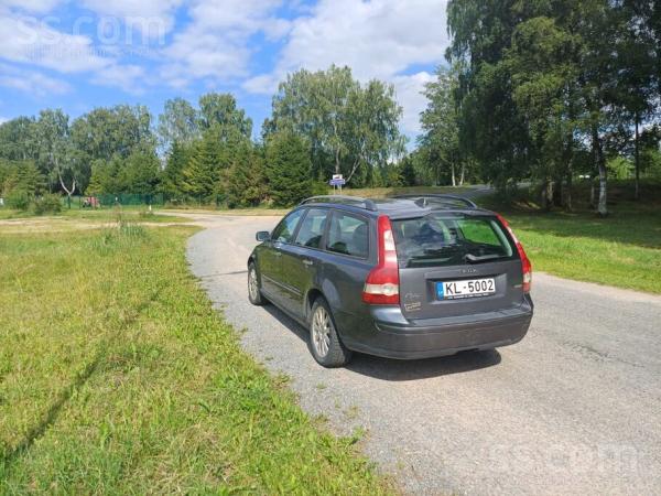 Grey Volvo V50 2006 in Valmiera, with an engine capacity of 2.00 L and mileage of 359 thousand km for 1800 €, photo 3 on AUTOMOTO.COM.LV