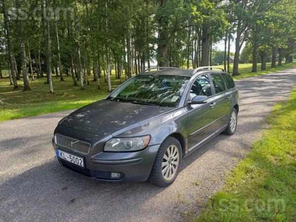 Grey Volvo V50 2006 in Valmiera, with an engine capacity of 2.00 L and mileage of 359 thousand km for 1800 €, photo 1 on AUTOMOTO.COM.LV