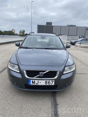 Pelēks Volvo V50 2009 Rīga, ar dzinēja tilpumu 2.00 L un nobraukumu 222 tūkst. km par 2200 €, foto  vietnē AUTOMOTO.COM.LV