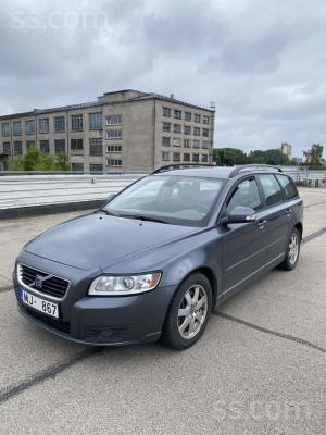 Pelēks Volvo V50 2009 Rīga, ar dzinēja tilpumu 2.00 L un nobraukumu 222 tūkst. km par 2200 €, foto 3 vietnē AUTOMOTO.COM.LV
