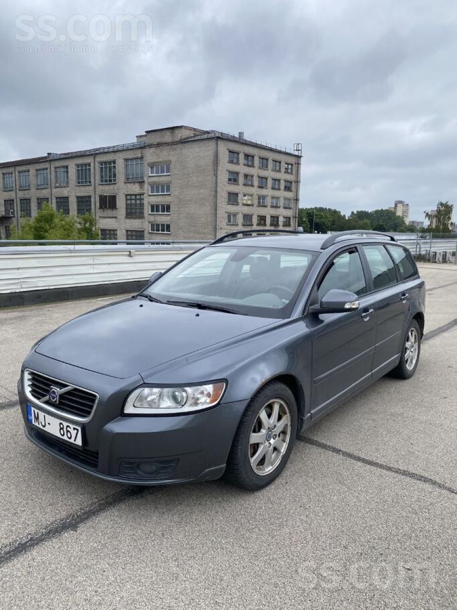 Pelēks Volvo V50 2009 Rīga, ar dzinēja tilpumu 2.00 L un nobraukumu 222 tūkst. km par 2200 €, foto 3 vietnē AUTOMOTO.COM.LV