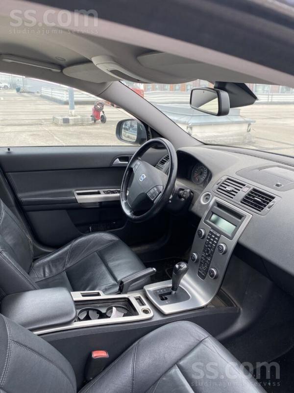 Pelēks Volvo V50 2009 Rīga, ar dzinēja tilpumu 2.00 L un nobraukumu 222 tūkst. km par 2200 €, foto 6 vietnē AUTOMOTO.COM.LV
