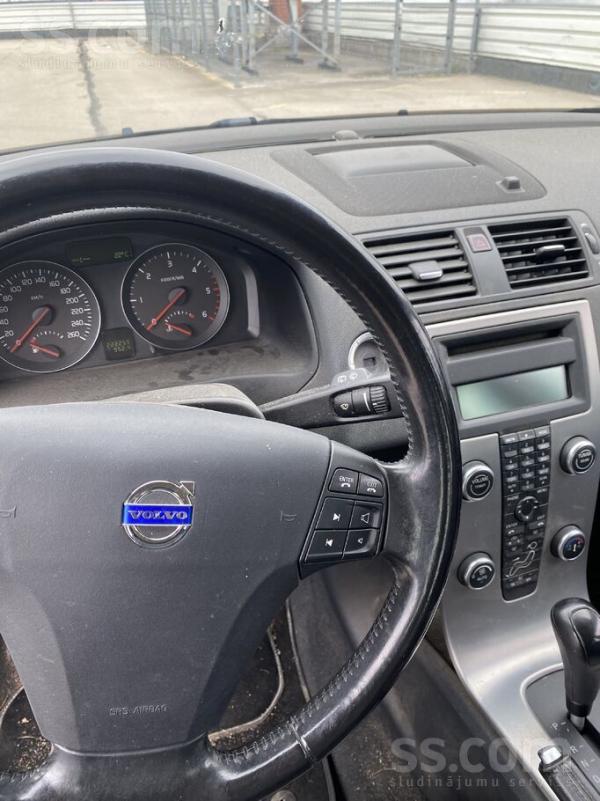 Pelēks Volvo V50 2009 Rīga, ar dzinēja tilpumu 2.00 L un nobraukumu 222 tūkst. km par 2200 €, foto 7 vietnē AUTOMOTO.COM.LV