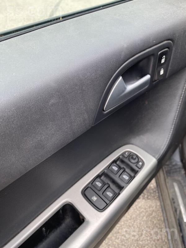 Pelēks Volvo V50 2009 Rīga, ar dzinēja tilpumu 2.00 L un nobraukumu 222 tūkst. km par 2200 €, foto 8 vietnē AUTOMOTO.COM.LV