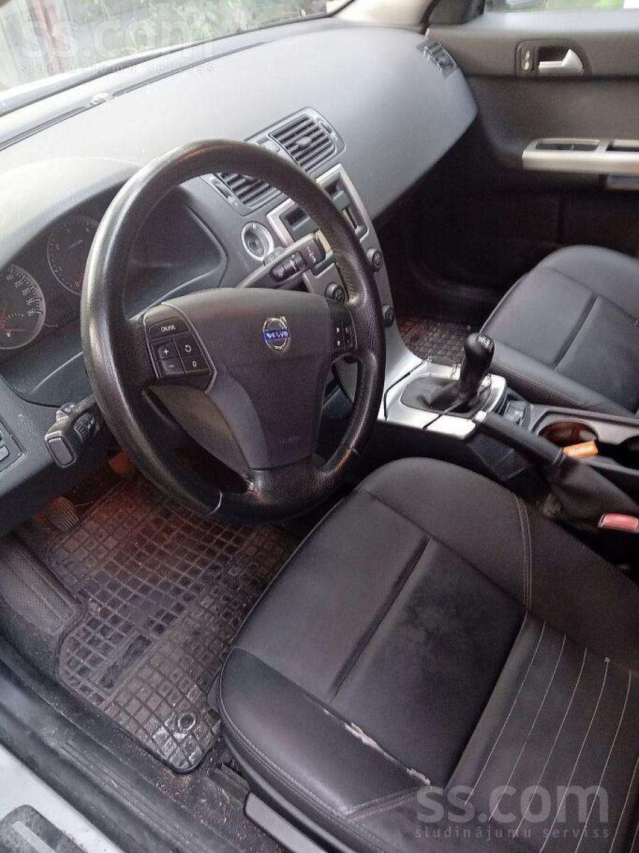 Pelēks Volvo V50 2005 Rīga, ar dzinēja tilpumu 1.60 L un nobraukumu 335 tūkst. km par 500 €, foto 4 vietnē AUTOMOTO.COM.LV