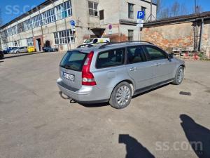 Серый Вольво В50 2007 в Рига, объемом двигателя 1.80 л и пробегом 257 тыс. км за 1750 €, фото 4 на AUTOMOTO.COM.LV
