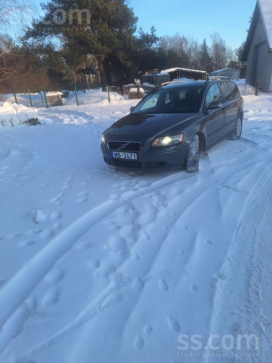 Pelēks Volvo V50 2004 Liepāja, ar dzinēja tilpumu 2.00 L un nobraukumu 0 tūkst. km par 2200 €, foto 2 vietnē AUTOMOTO.COM.LV