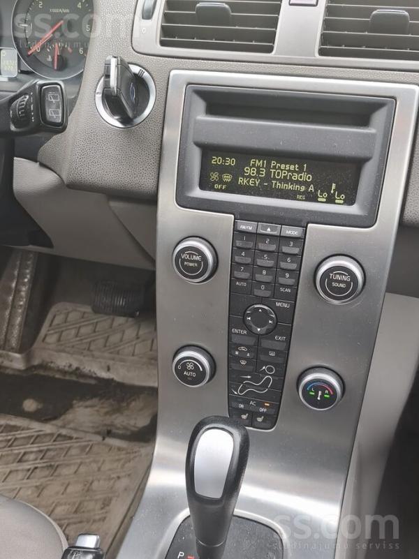 Grey Volvo V50 2007 in Riga, with an engine capacity of 2.40 L and mileage of 328 thousand km for 1800 €, photo 2 on AUTOMOTO.COM.LV