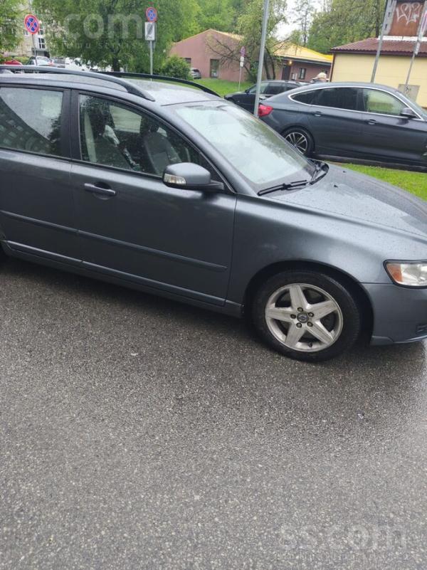 Pelēks Volvo V50 2007 Rīga, ar dzinēja tilpumu 2.40 L un nobraukumu 328 tūkst. km par 1800 €, foto 4 vietnē AUTOMOTO.COM.LV