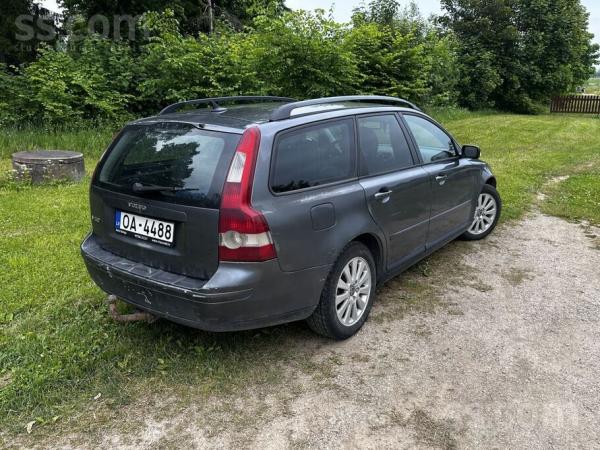 Grey Volvo V50 2004 in Riga, with an engine capacity of 2.00 L and mileage of 314 thousand km for 950 €, photo 3 on AUTOMOTO.COM.LV