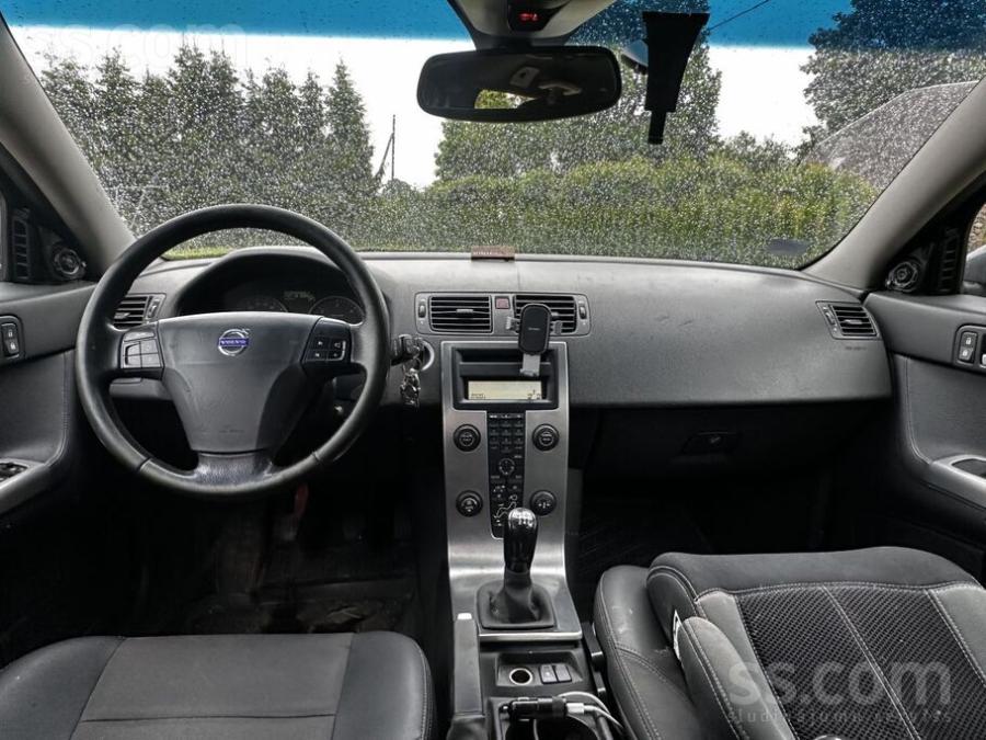 Pelēks Volvo V50 2004 Rīga, ar dzinēja tilpumu 2.00 L un nobraukumu 314 tūkst. km par 950 €, foto 5 vietnē AUTOMOTO.COM.LV