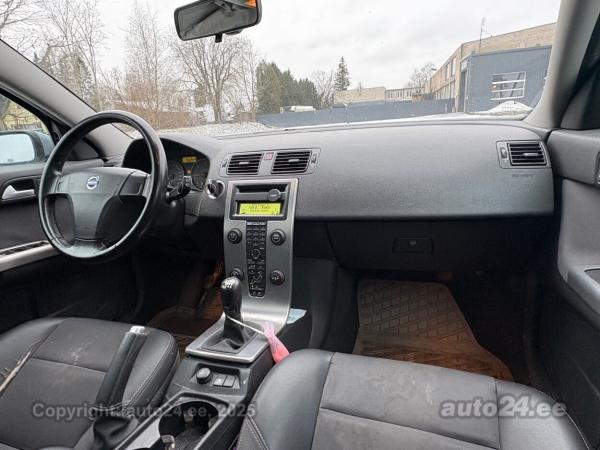 Pelēks Volvo V50 2004 Rapla, ar dzinēja tilpumu 2.00 L un nobraukumu 0 tūkst. km par 1000 €, foto 11 vietnē AUTOMOTO.COM.LV