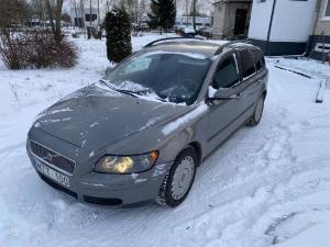 Grey Volvo V50 2004 in Ukmerge, with an engine capacity of 2.00 L and mileage of 293 thousand km for 1750 €, photo  on AUTOMOTO.COM.LV