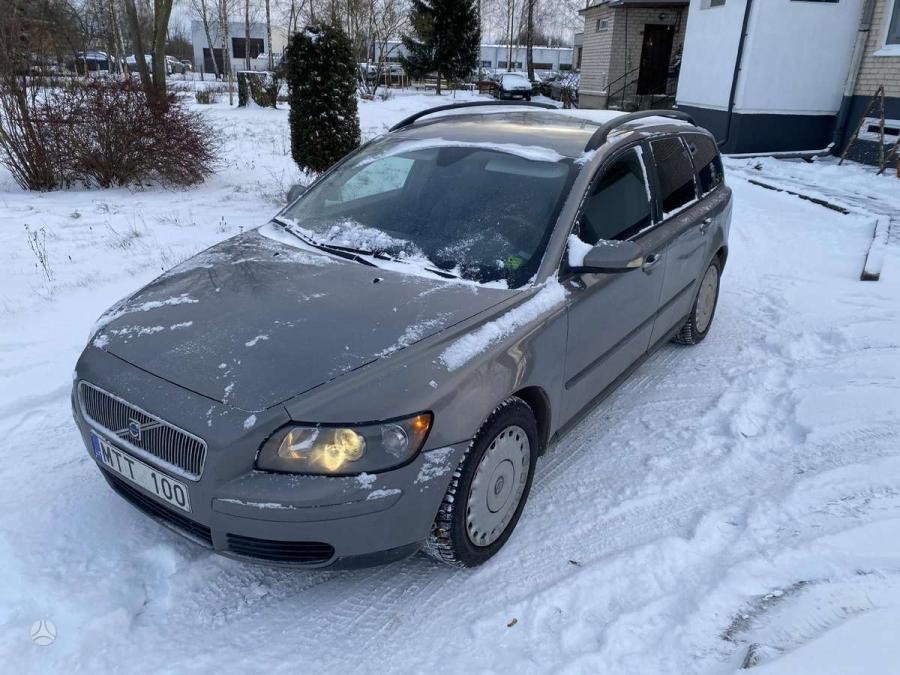 Pelēks Volvo V50 2004 Ukmergė, ar dzinēja tilpumu 2.00 L un nobraukumu 293 tūkst. km par 1750 €, foto 1 vietnē AUTOMOTO.COM.LV