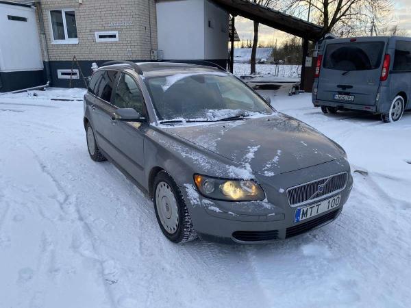 Pelēks Volvo V50 2004 Ukmergė, ar dzinēja tilpumu 2.00 L un nobraukumu 293 tūkst. km par 1750 €, foto 2 vietnē AUTOMOTO.COM.LV