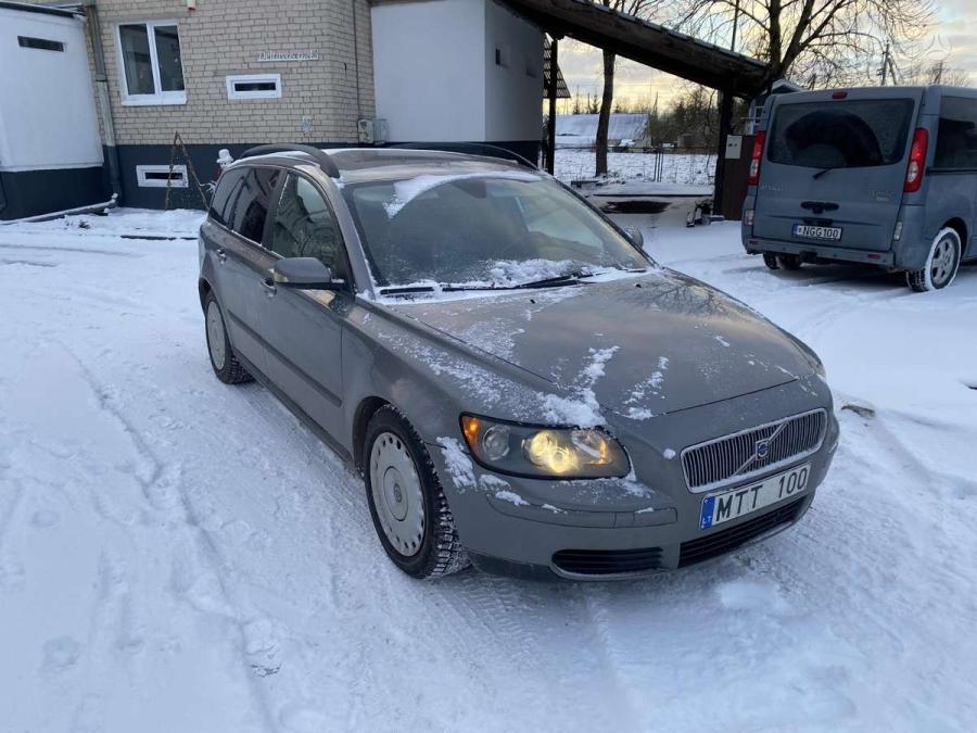 Pelēks Volvo V50 2004 Ukmergė, ar dzinēja tilpumu 2.00 L un nobraukumu 293 tūkst. km par 1750 €, foto 2 vietnē AUTOMOTO.COM.LV