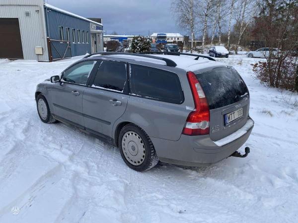 Pelēks Volvo V50 2004 Ukmergė, ar dzinēja tilpumu 2.00 L un nobraukumu 293 tūkst. km par 1750 €, foto 4 vietnē AUTOMOTO.COM.LV