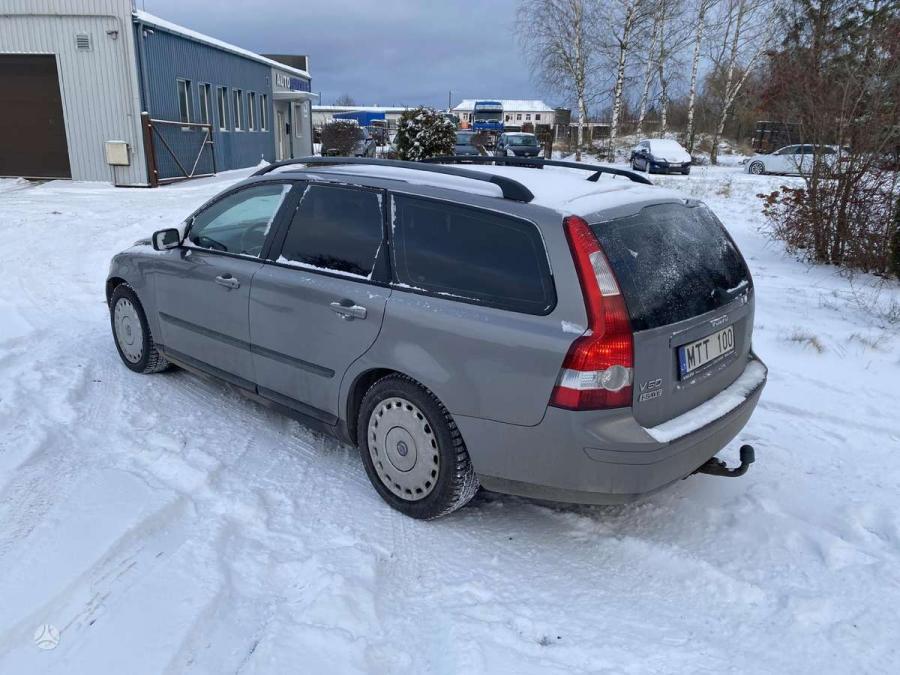 Pelēks Volvo V50 2004 Ukmergė, ar dzinēja tilpumu 2.00 L un nobraukumu 293 tūkst. km par 1750 €, foto 4 vietnē AUTOMOTO.COM.LV