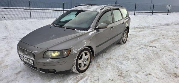 Pelēks Volvo V50 2004 Viļņa, ar dzinēja tilpumu 2.40 L un nobraukumu 400 tūkst. km par 1500 €, foto 1 vietnē AUTOMOTO.COM.LV