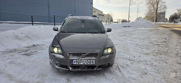 Pelēks Volvo V50 2004 Viļņa, ar dzinēja tilpumu 2.40 L un nobraukumu 400 tūkst. km par 1500 €, foto 2 vietnē AUTOMOTO.COM.LV