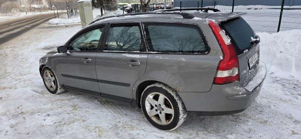 Pelēks Volvo V50 2004 Viļņa, ar dzinēja tilpumu 2.40 L un nobraukumu 400 tūkst. km par 1500 €, foto 7 vietnē AUTOMOTO.COM.LV