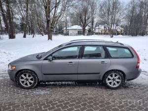 Pelēks Volvo V50 2004 Rīga, ar dzinēja tilpumu 2.40 L un nobraukumu 264 tūkst. km par 800 €, foto  vietnē AUTOMOTO.COM.LV