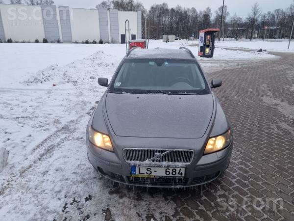 Pelēks Volvo V50 2004 Rīga, ar dzinēja tilpumu 2.40 L un nobraukumu 264 tūkst. km par 800 €, foto 3 vietnē AUTOMOTO.COM.LV