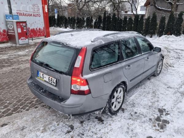 Pelēks Volvo V50 2004 Rīga, ar dzinēja tilpumu 2.40 L un nobraukumu 264 tūkst. km par 800 €, foto 5 vietnē AUTOMOTO.COM.LV
