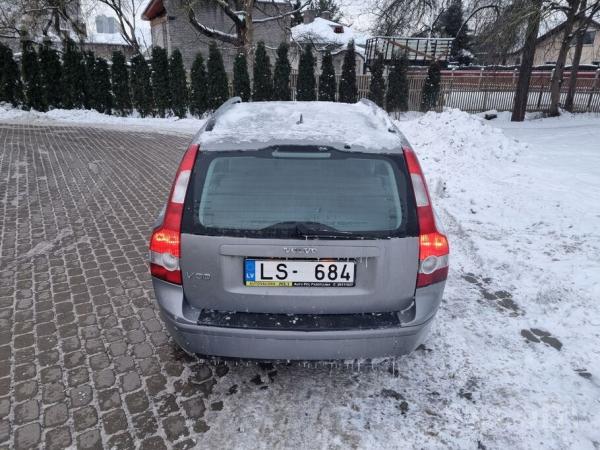 Pelēks Volvo V50 2004 Rīga, ar dzinēja tilpumu 2.40 L un nobraukumu 264 tūkst. km par 800 €, foto 6 vietnē AUTOMOTO.COM.LV