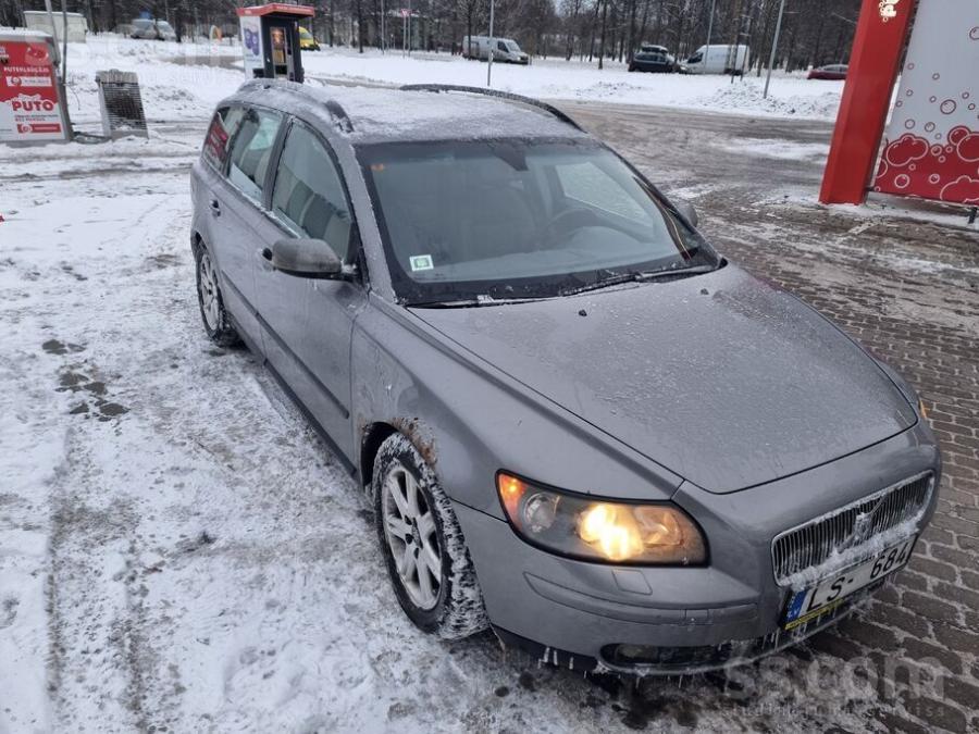 Pelēks Volvo V50 2004 Rīga, ar dzinēja tilpumu 2.40 L un nobraukumu 264 tūkst. km par 800 €, foto 7 vietnē AUTOMOTO.COM.LV