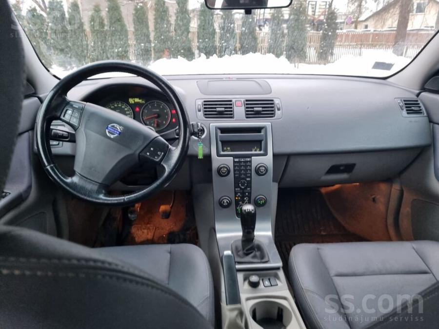 Pelēks Volvo V50 2004 Rīga, ar dzinēja tilpumu 2.40 L un nobraukumu 264 tūkst. km par 800 €, foto 10 vietnē AUTOMOTO.COM.LV