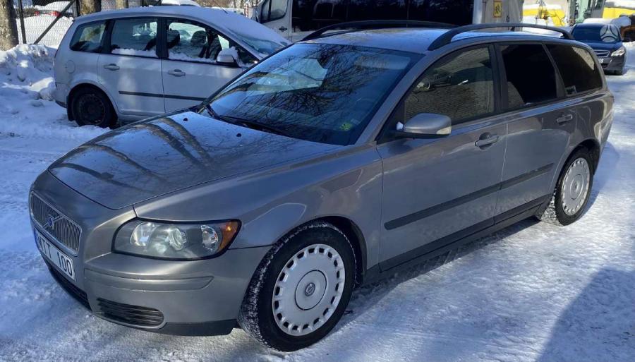 Pelēks Volvo V50 2004 Ukmergė, ar dzinēja tilpumu 2.00 L un nobraukumu 293 tūkst. km par 1450 €, foto 1 vietnē AUTOMOTO.COM.LV