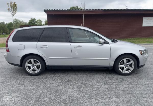 Pelēks Volvo V50 2004 Anykščiai, ar dzinēja tilpumu 2.00 L un nobraukumu 418 tūkst. km par 1200 €, foto 4 vietnē AUTOMOTO.COM.LV