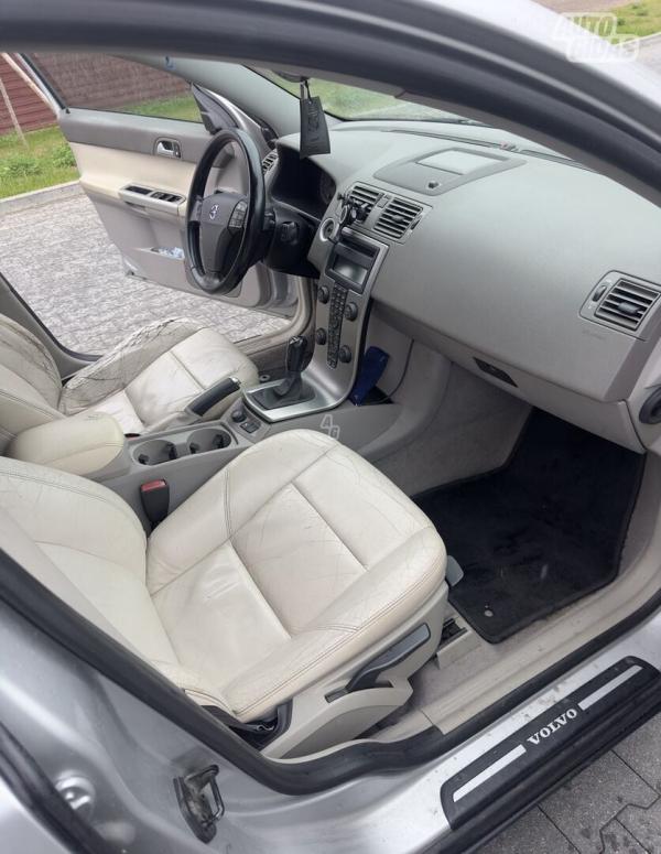Pelēks Volvo V50 2004 Anykščiai, ar dzinēja tilpumu 2.00 L un nobraukumu 418 tūkst. km par 1200 €, foto 10 vietnē AUTOMOTO.COM.LV