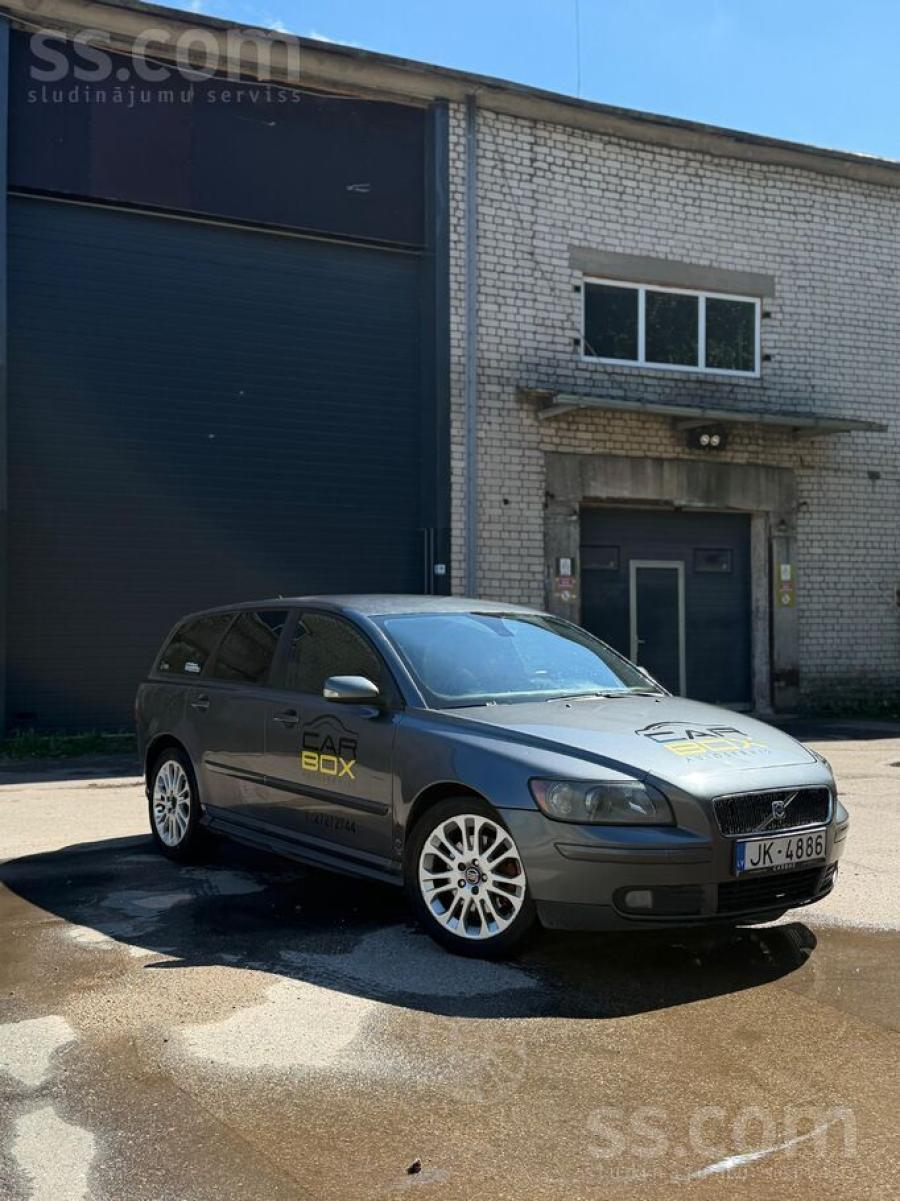 Grey Volvo V50 2004 in Riga, with an engine capacity of 2.00 L and mileage of 410 thousand km for 750 €, photo 1 on AUTOMOTO.COM.LV