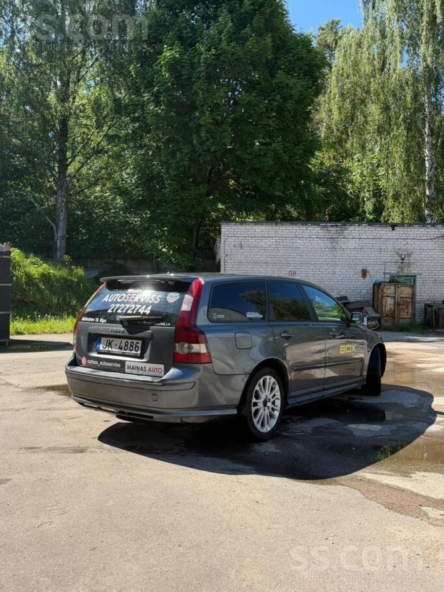 Grey Volvo V50 2004 in Riga, with an engine capacity of 2.00 L and mileage of 410 thousand km for 750 €, photo 3 on AUTOMOTO.COM.LV