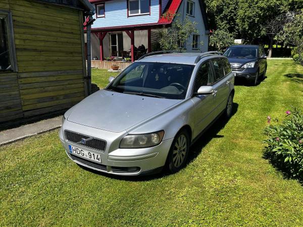 Grey Volvo V50 2004 in Kretinga, with an engine capacity of 2.00 L and mileage of 490 thousand km for 600 €, photo 1 on AUTOMOTO.COM.LV