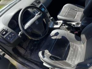 Grey Volvo V50 2004 in Kretinga, with an engine capacity of 2.00 L and mileage of 490 thousand km for 600 €, photo 3 on AUTOMOTO.COM.LV