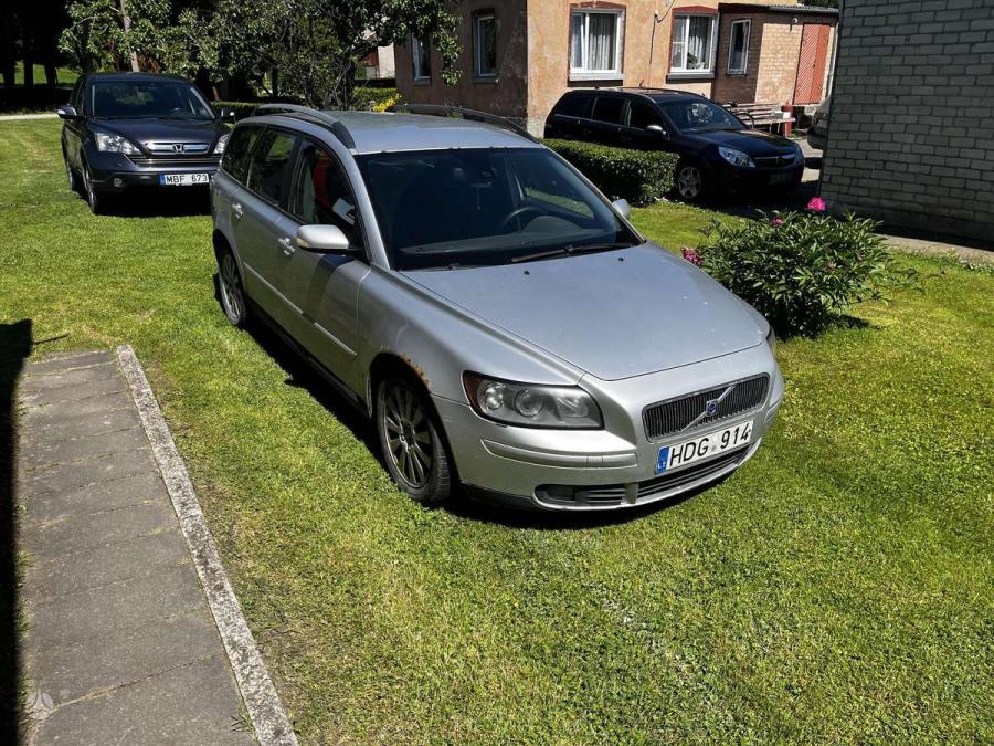 Grey Volvo V50 2004 in Kretinga, with an engine capacity of 2.00 L and mileage of 490 thousand km for 600 €, photo 5 on AUTOMOTO.COM.LV
