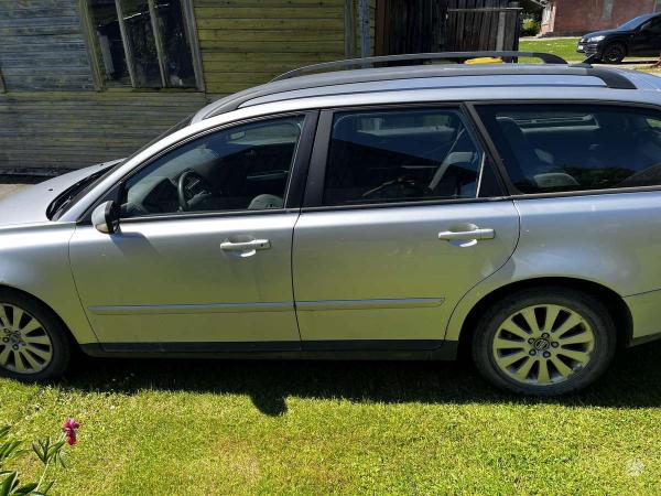 Grey Volvo V50 2004 in Kretinga, with an engine capacity of 2.00 L and mileage of 490 thousand km for 600 €, photo 5 on AUTOMOTO.COM.LV