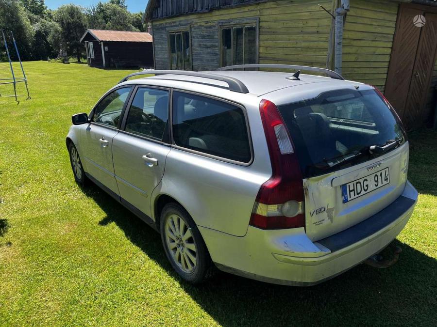 Grey Volvo V50 2004 in Kretinga, with an engine capacity of 2.00 L and mileage of 490 thousand km for 600 €, photo 7 on AUTOMOTO.COM.LV