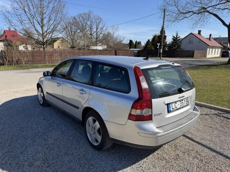 Grey Volvo V50 2004 in Ventspils, with an engine capacity of 2.00 L and mileage of 302 thousand km for 1590 €, photo 5 on AUTOMOTO.COM.LV