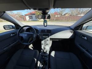 Grey Volvo V50 2004 in Ventspils, with an engine capacity of 2.00 L and mileage of 302 thousand km for 1590 €, photo 15 on AUTOMOTO.COM.LV