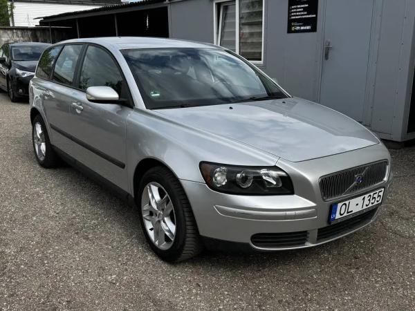 Pelēks Volvo V50 2004 Daugavpils, ar dzinēja tilpumu 2.00 L un nobraukumu 312 tūkst. km par 2550 €, foto 1 vietnē AUTOMOTO.COM.LV