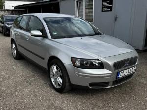 Grey Volvo V50 2004 in Daugavpils, with an engine capacity of 2.00 L and mileage of 312 thousand km for 2550 €, photo  on AUTOMOTO.COM.LV