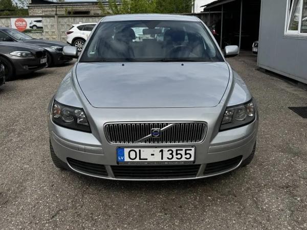 Pelēks Volvo V50 2004 Daugavpils, ar dzinēja tilpumu 2.00 L un nobraukumu 312 tūkst. km par 2550 €, foto 2 vietnē AUTOMOTO.COM.LV