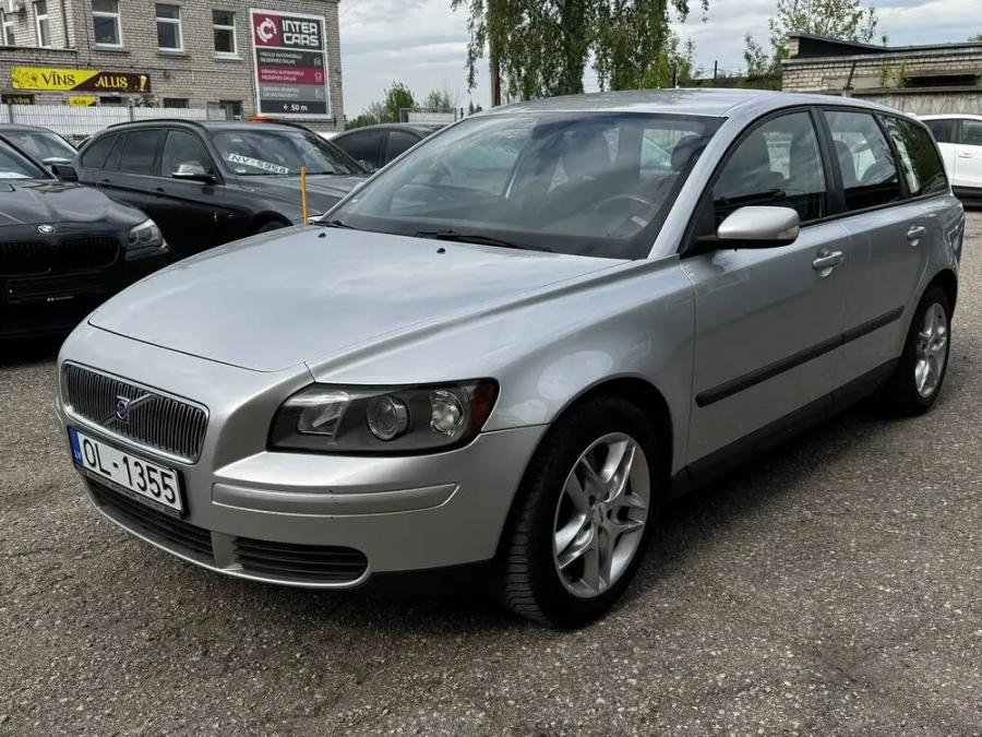 Grey Volvo V50 2004 in Daugavpils, with an engine capacity of 2.00 L and mileage of 312 thousand km for 2550 €, photo 4 on AUTOMOTO.COM.LV