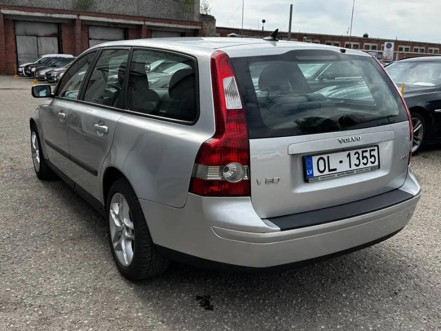Grey Volvo V50 2004 in Daugavpils, with an engine capacity of 2.00 L and mileage of 312 thousand km for 2550 €, photo 5 on AUTOMOTO.COM.LV